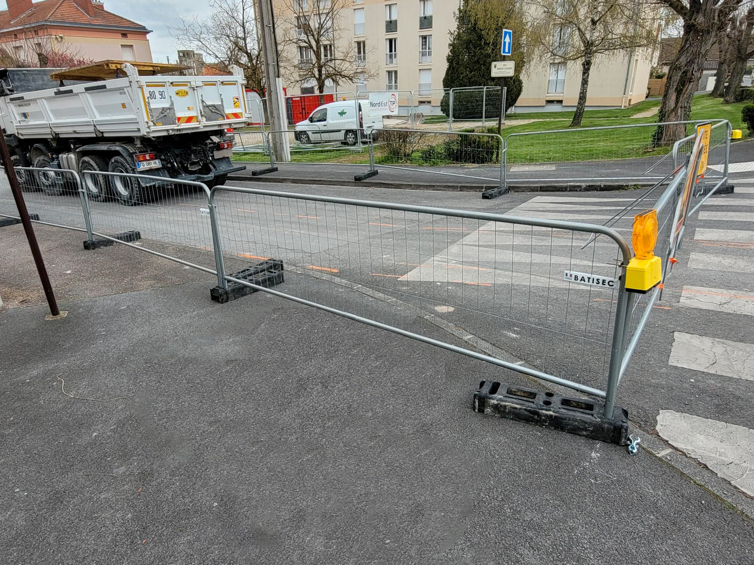 Blok N Mesh | Hire or Buy Temporary Fencing, Hoarding, Barriers